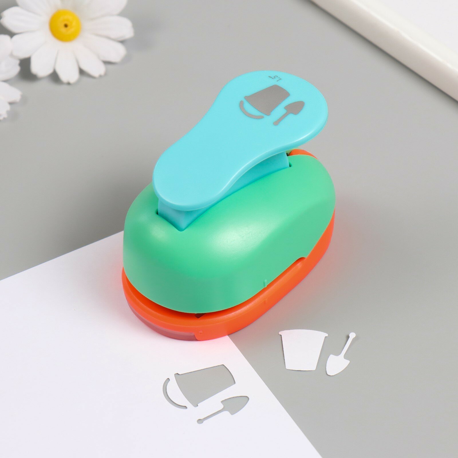 Дырокол фигурный рисунок 3,8х3,8 см "Песочница" 7х5,2х9,2 см, микс, 10248548