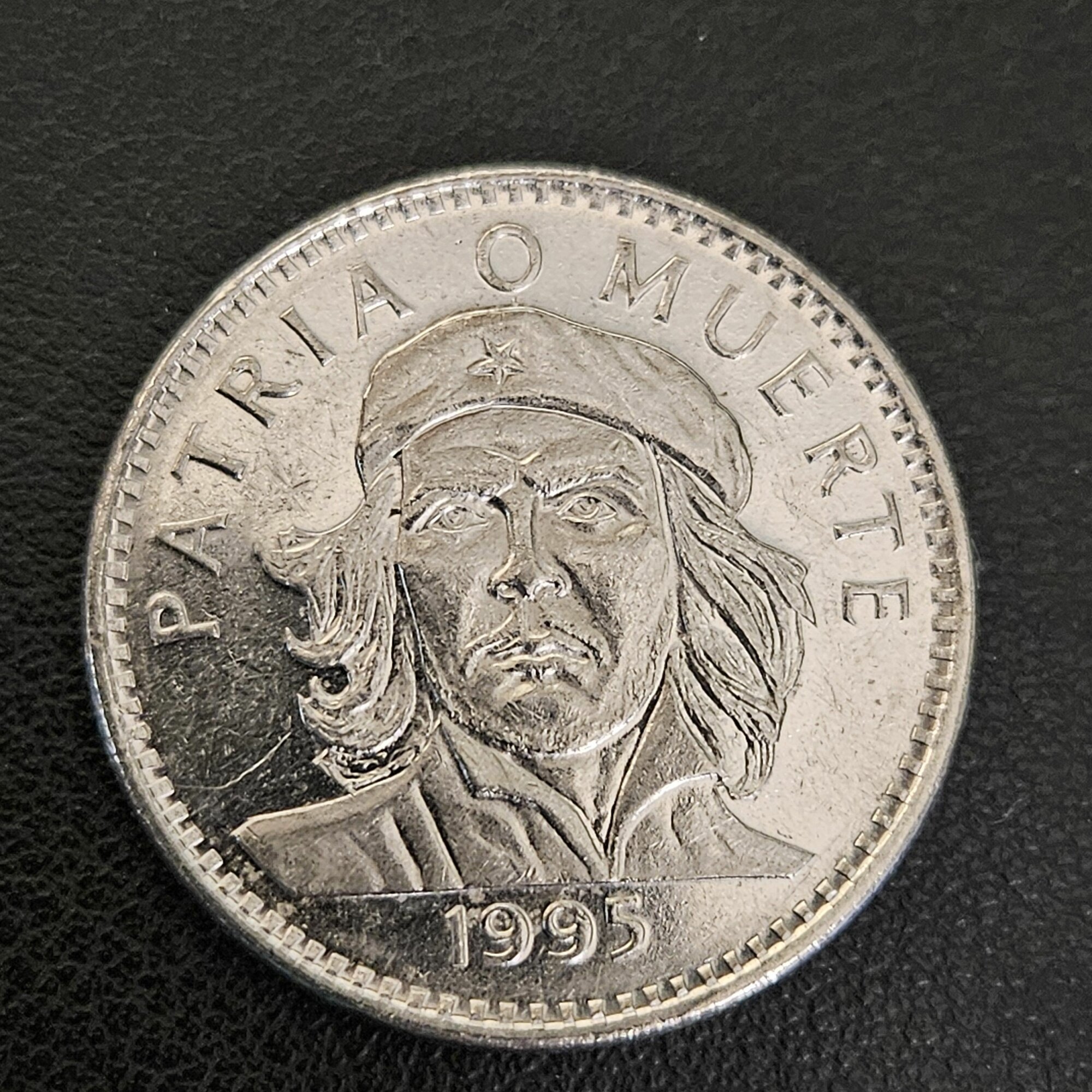 Монета с изображением Эрнесто Че Гевара