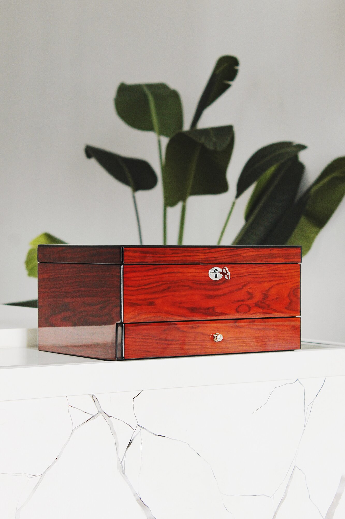 Шкатулка премиум для драгоценностей "ISMAT GBH35", дерево, коричневая, с замком и зеркалом