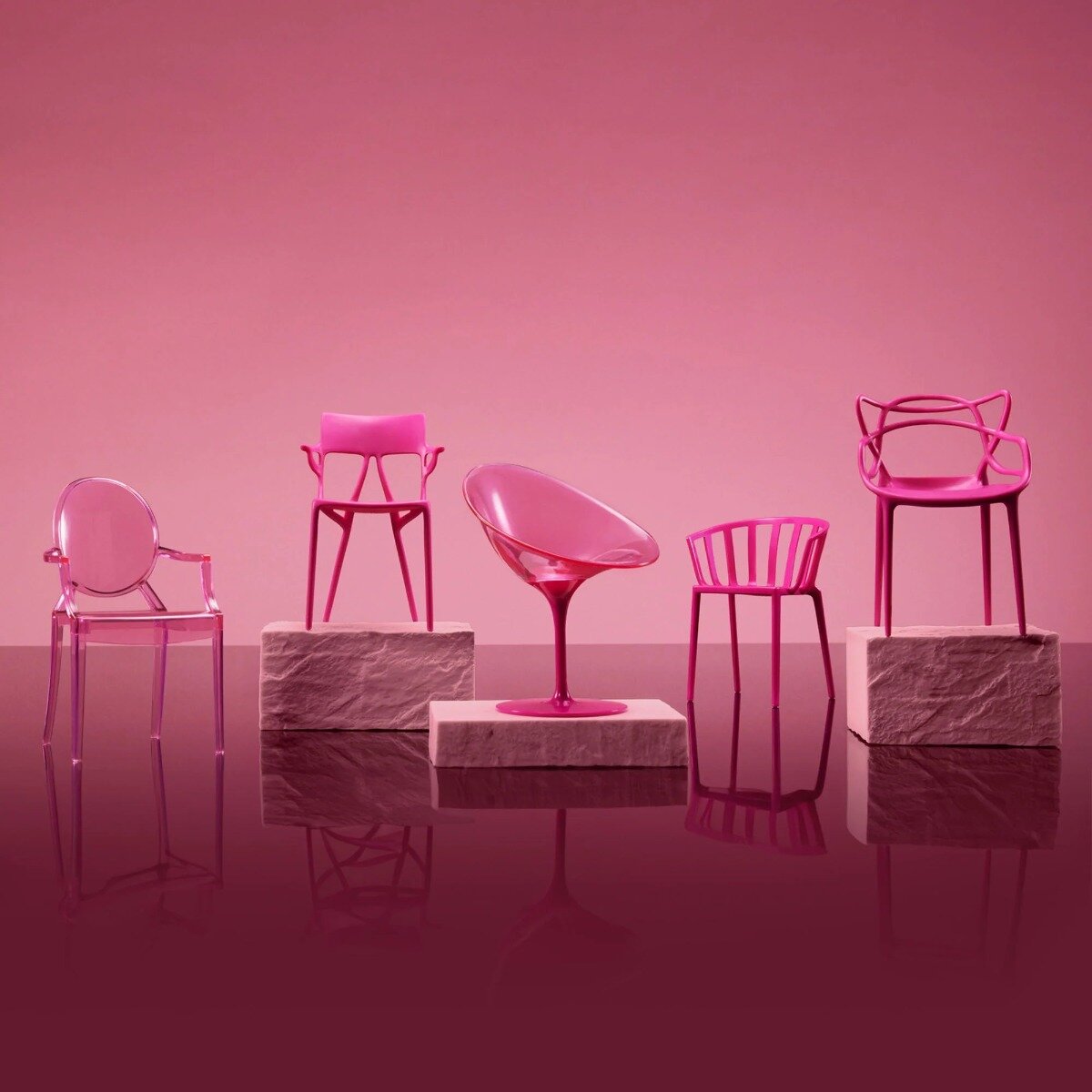 Набор стульев Barbie x Kartell 5-Piece Doll-Sized Chair Set (Барби и Картелл набор 5 стульев)