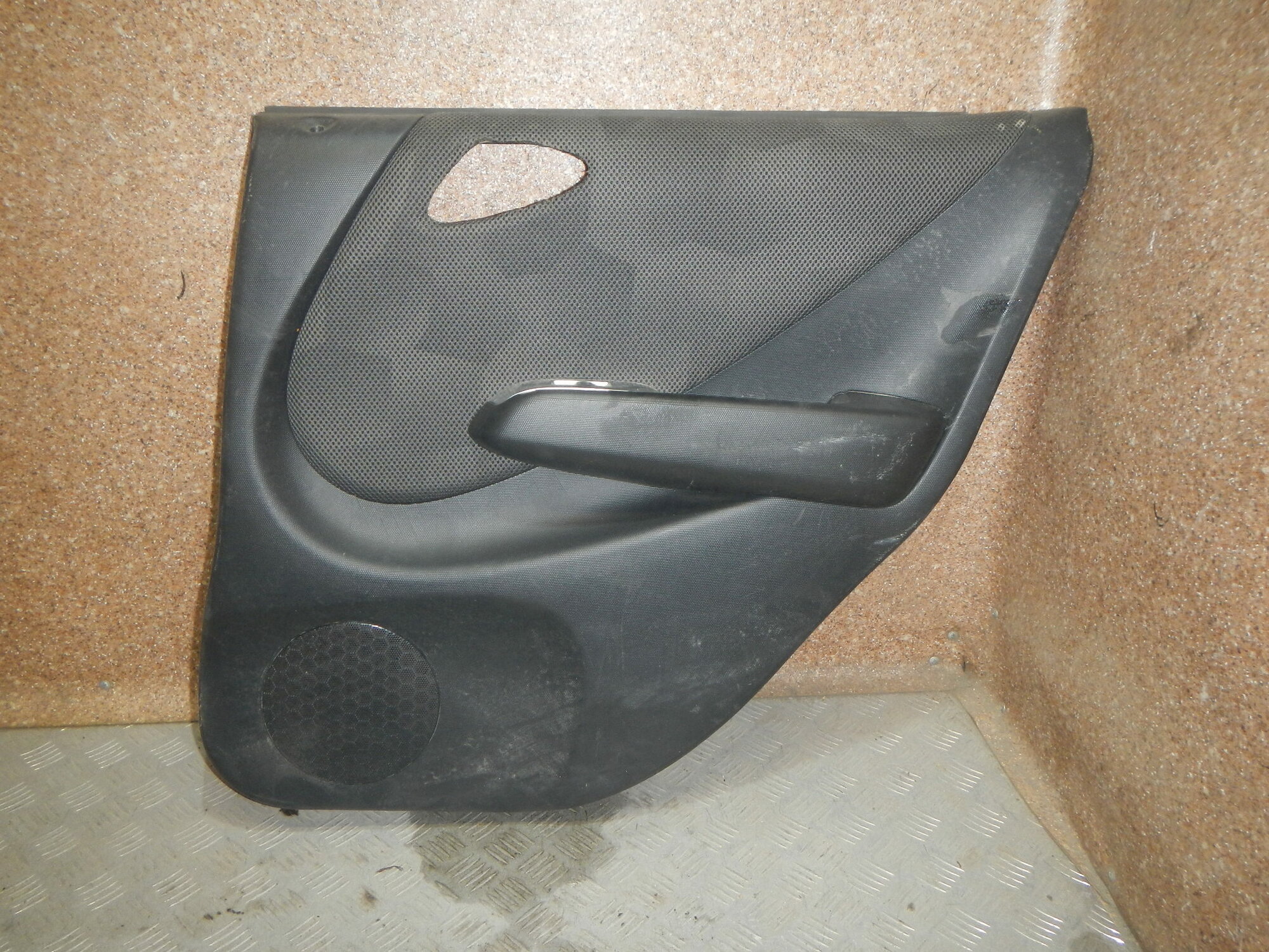Б/У Обшивка двери задней правой, Honda (Хонда)-FIT (05-14) HONDA FIT (05-14) с кнопкой Потертости. 528817 HONDA арт. 8373...