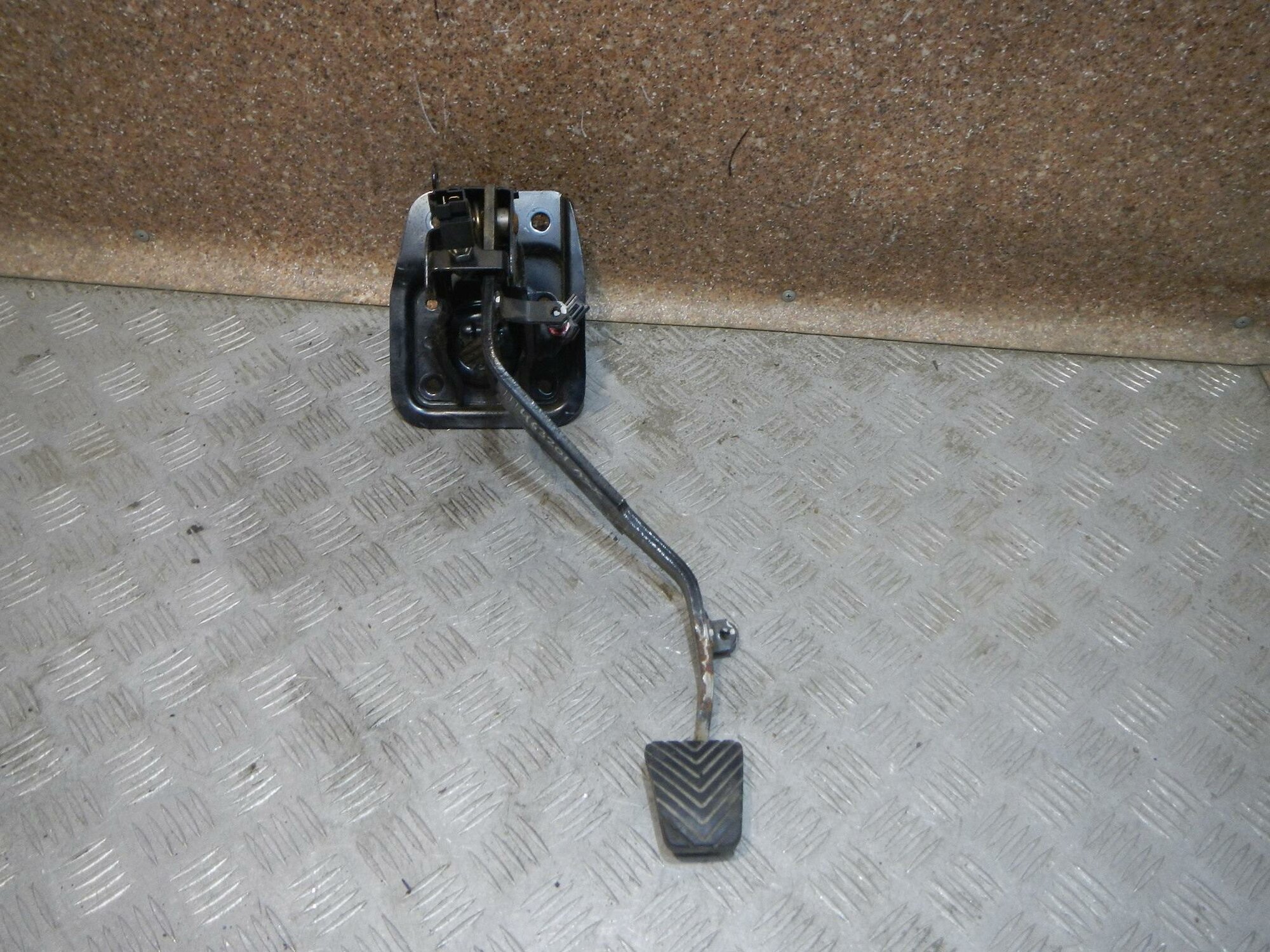 Б/У Педаль сцепления, Mitsubishi (Митсубиси)-ASX (10-) MITSUBISHI ASX (10-) Отслоение краски. 463201 MITSUBISHI арт. MN1...