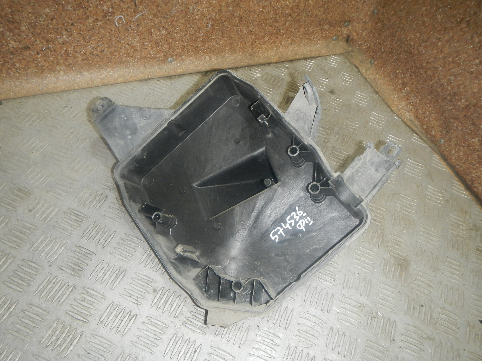 Б/У Кронштейн блока управления двигателем, Ford (Форд)-FOCUS 2 (08-11) FORD FOCUS 2 (08-11) Сломано 2 крепления, отколот...