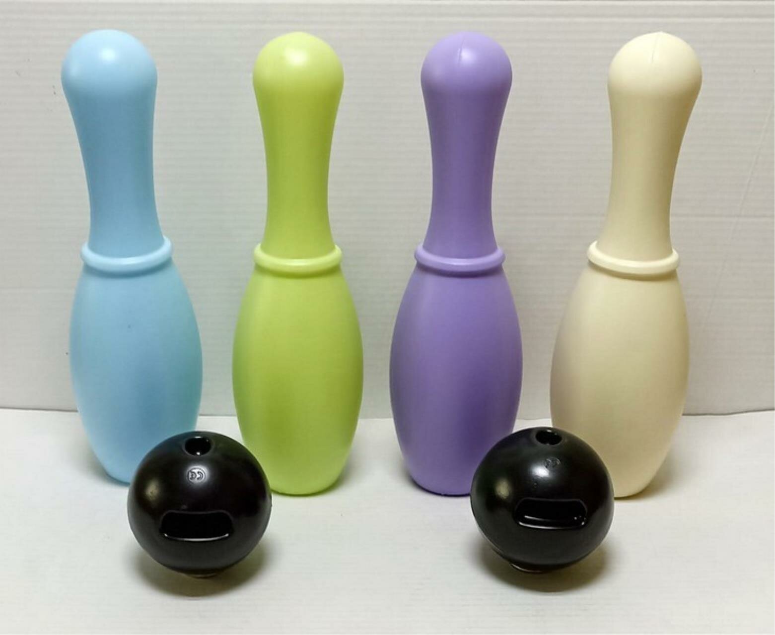 Набор для игры в "Боулинг" 34 см 4 кегли +2 шара, в сетке 45x20x20 см