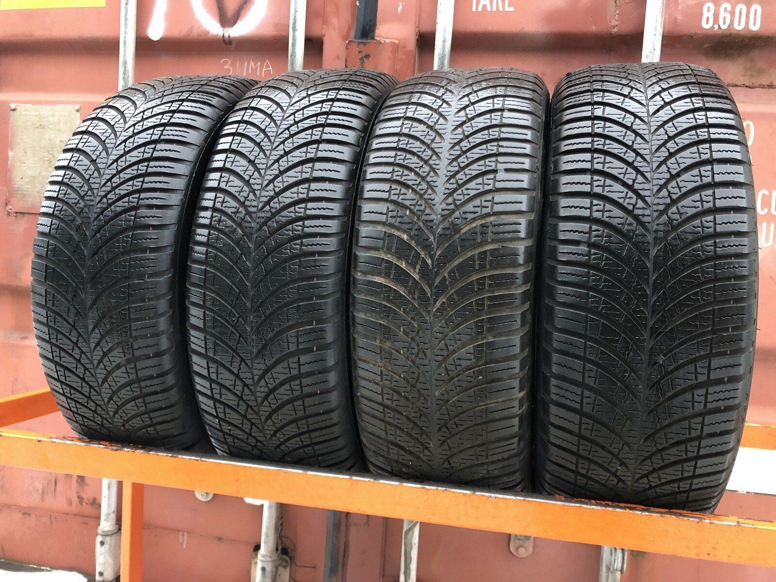 Комплект Б/У шин 195/55 R16 Goodyear Vector 4Seasons Gen-3