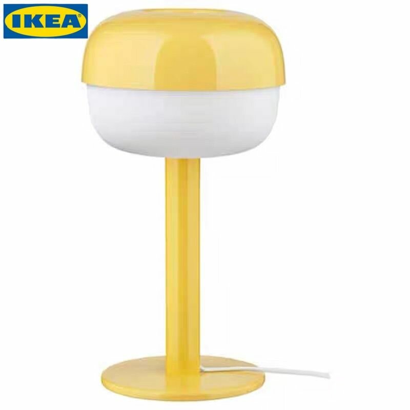 IKEA, BLASVERK, бежевая настольная лампа высотой 36 см со светодиодной лампочкой и штекером преобразователя.