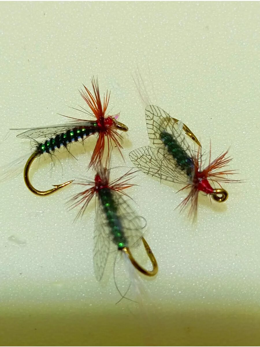 Мушка на хариуса и другую рыбу. На одинарном крючке № 10. В наборе 3 штуки.