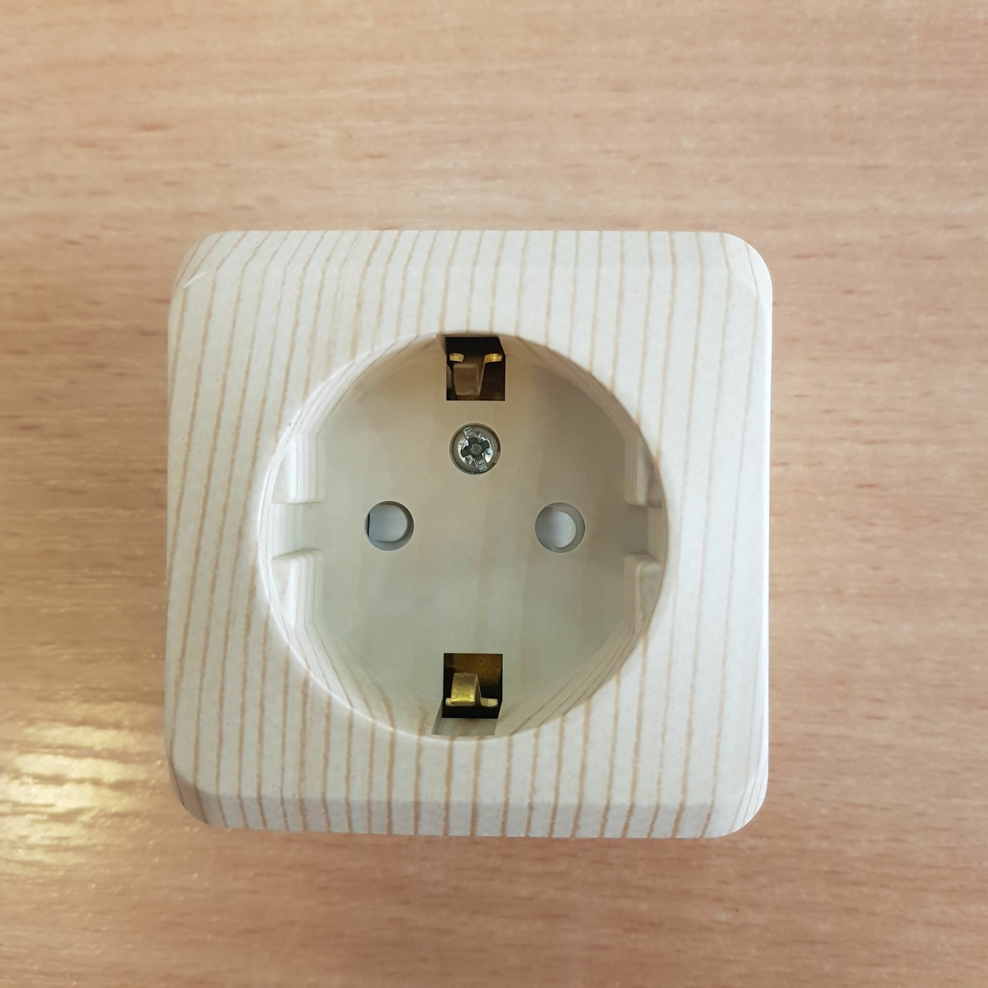 Розетка "Schneider Electric" Этюд с заземляющим контактом, со шторками открытой установки, цвет сосна, 16004Д