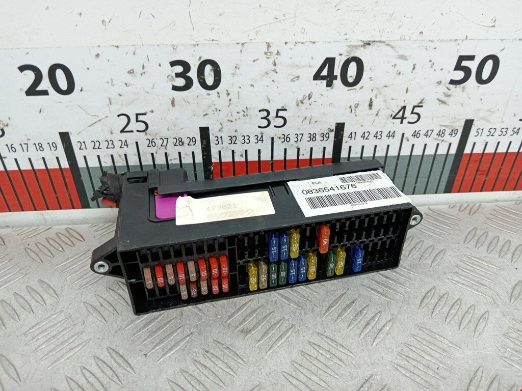 Блок предохранителей Volkswagen Tiguan 1 1T1937615B арт. 2179937