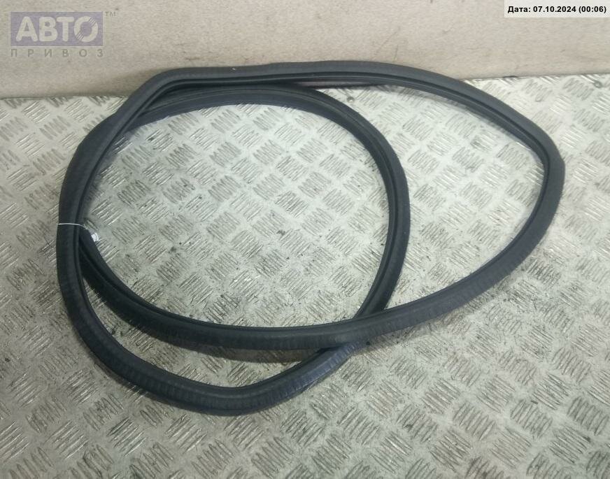 Уплотнитель двери задней левой Volkswagen Polo (1994-1999)