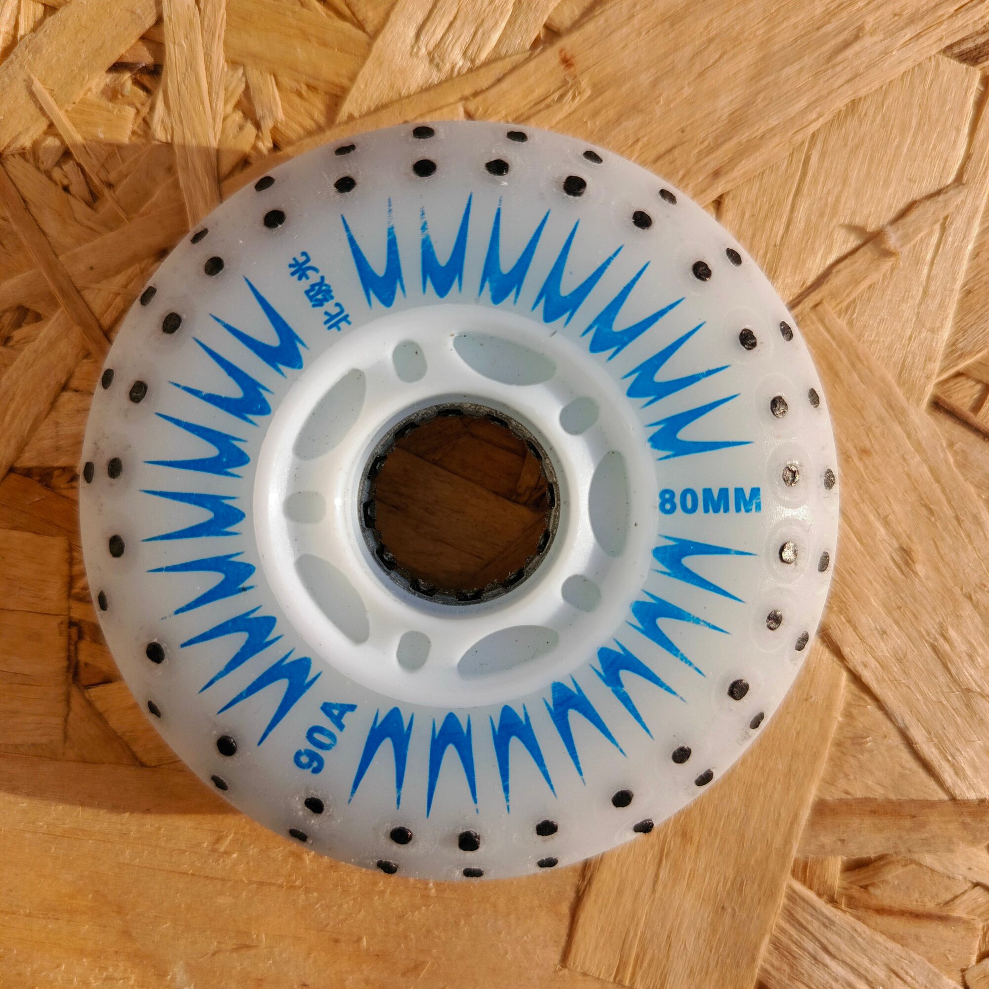 Колеса для роликов светящиеся синим искряшки (4шт). Аврора 80мм с жесткостью 85а. Кремниевых вставок 100шт.