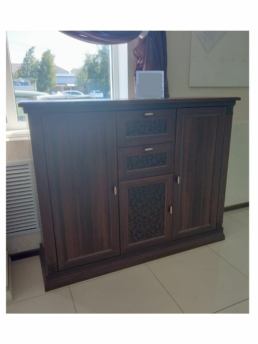 Комод 3-х дверный с двумя ящиками Версаль 1588х1255х448, Орех пекан