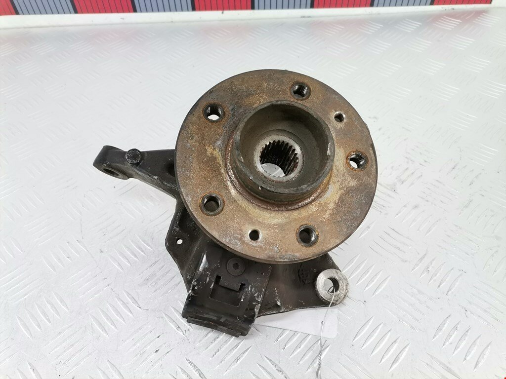 Ступица (кулак цапфа) передняя правая Renault Scenic 3 402020010R арт. 1655191