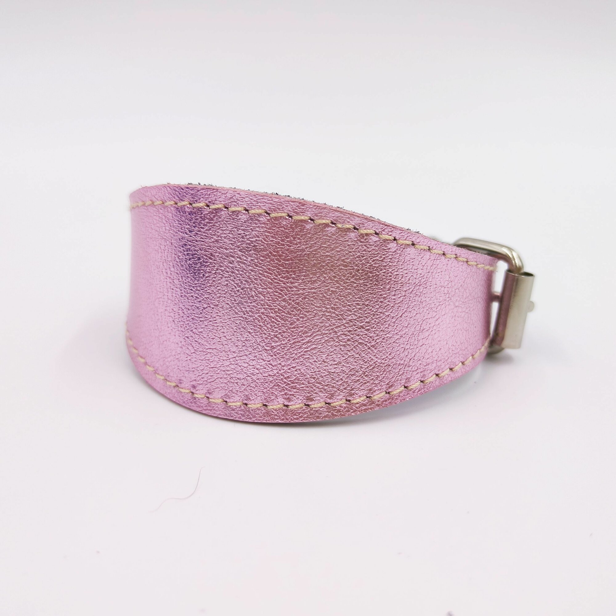 Ошейник-селедка розовый металлик для собак из натуральной кожи. Обхват шеи 19-23 см, ширина 3,5 см