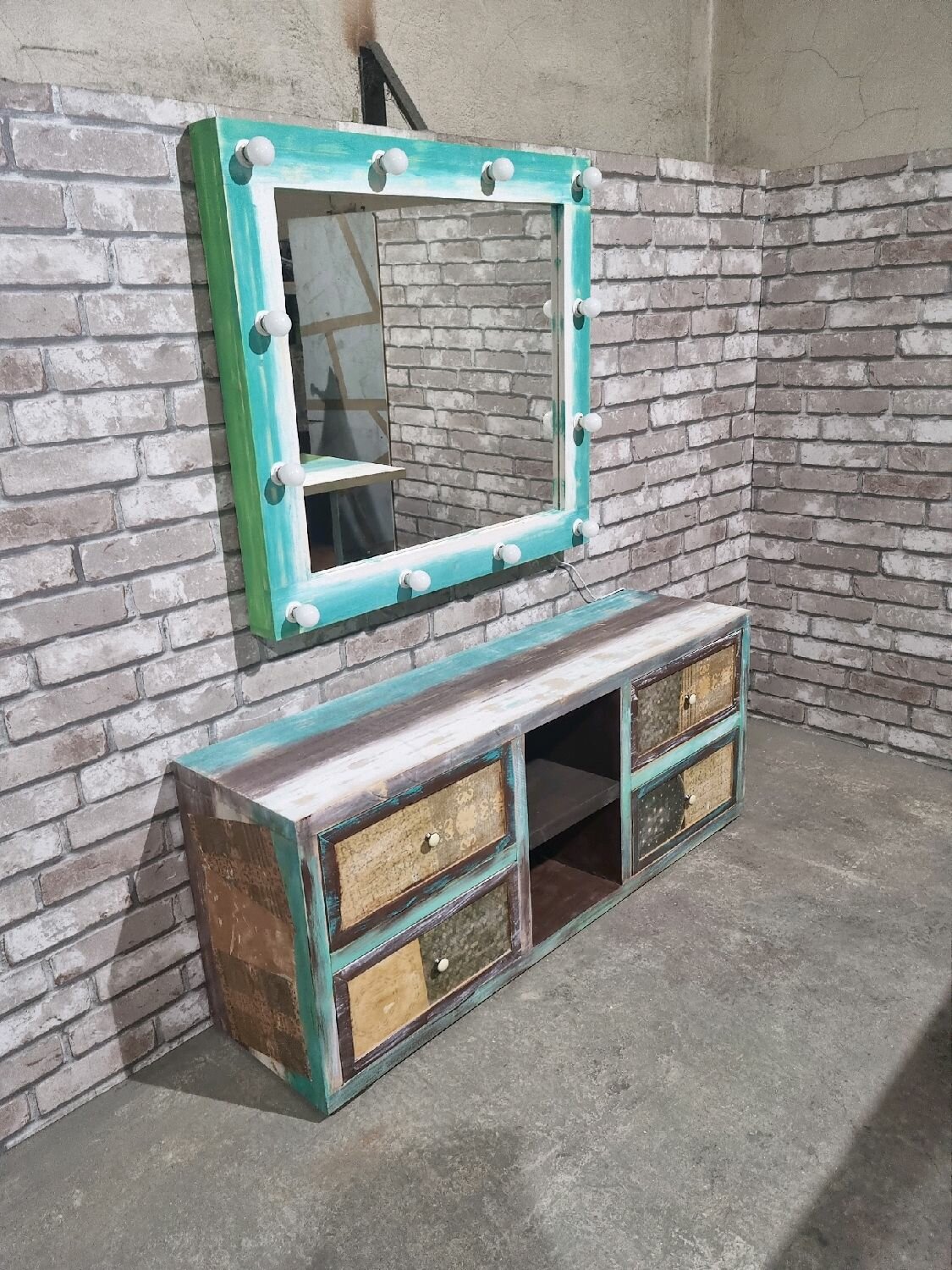 Тумба гримерная с зеркалом Raka-62, для гостиной, для офисадля спальни, с размерами 150х40х55 см