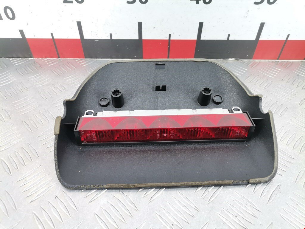 Фонарь дополнительный тормозной (стоп-сигнал) Ford Fiesta 4 XS6113N408A арт. 1790369