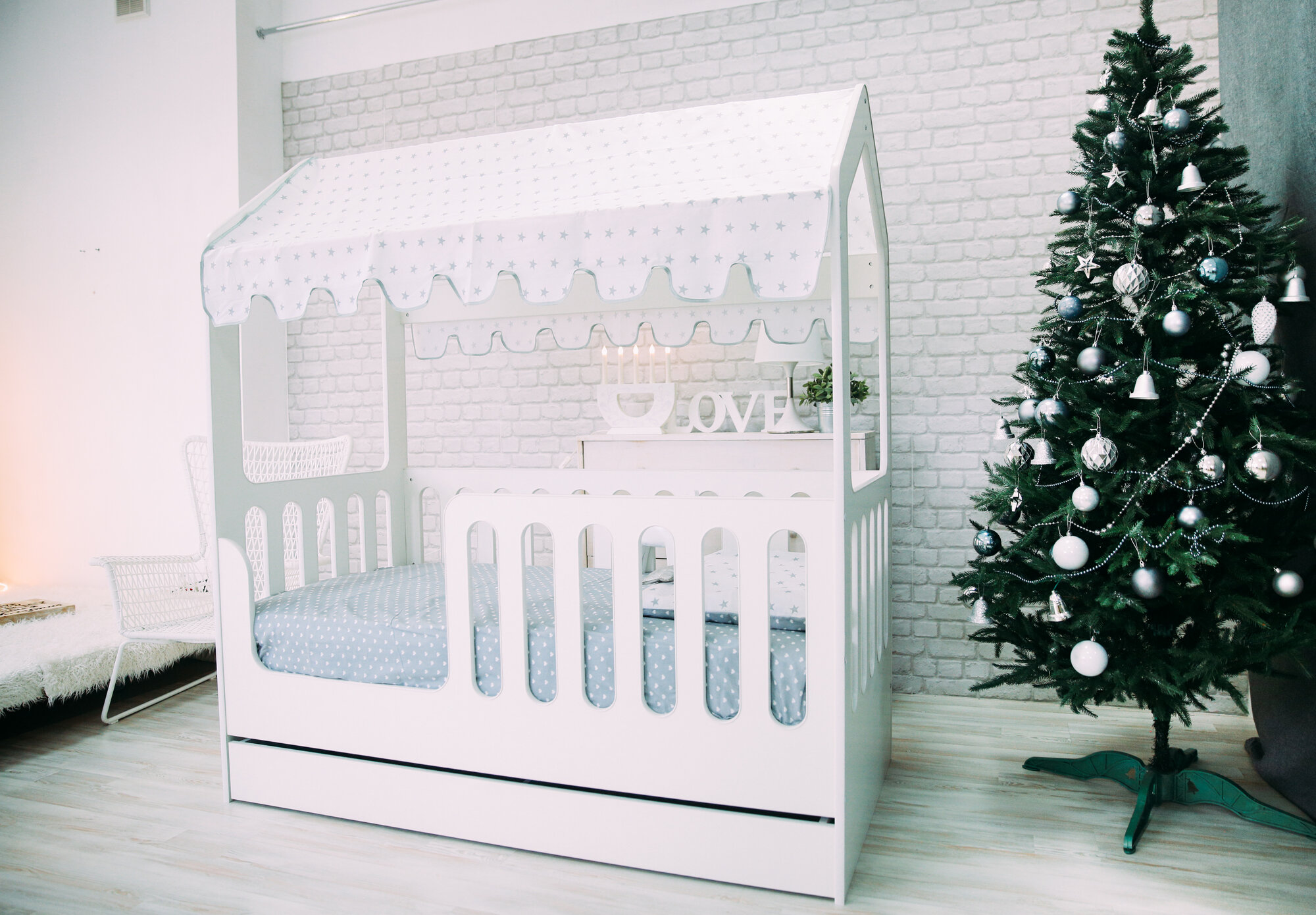 Кровать "Домик" с ящиком , с размером спального места 160х80 см, ЛДСП класса Е1, цвет белый