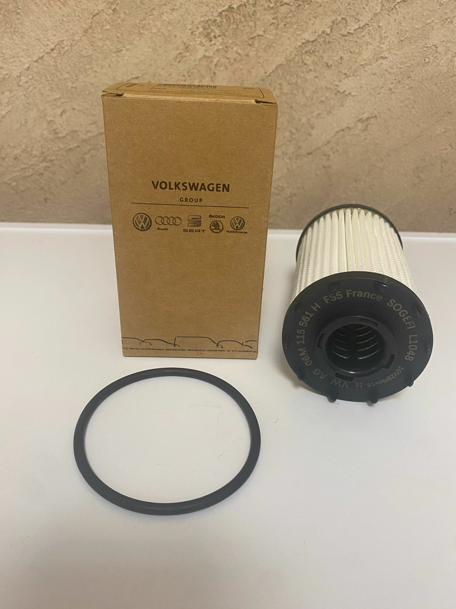 Фильтр масляный VAG 06M115561H Audi Q7/Q8 Bentley, Touareg