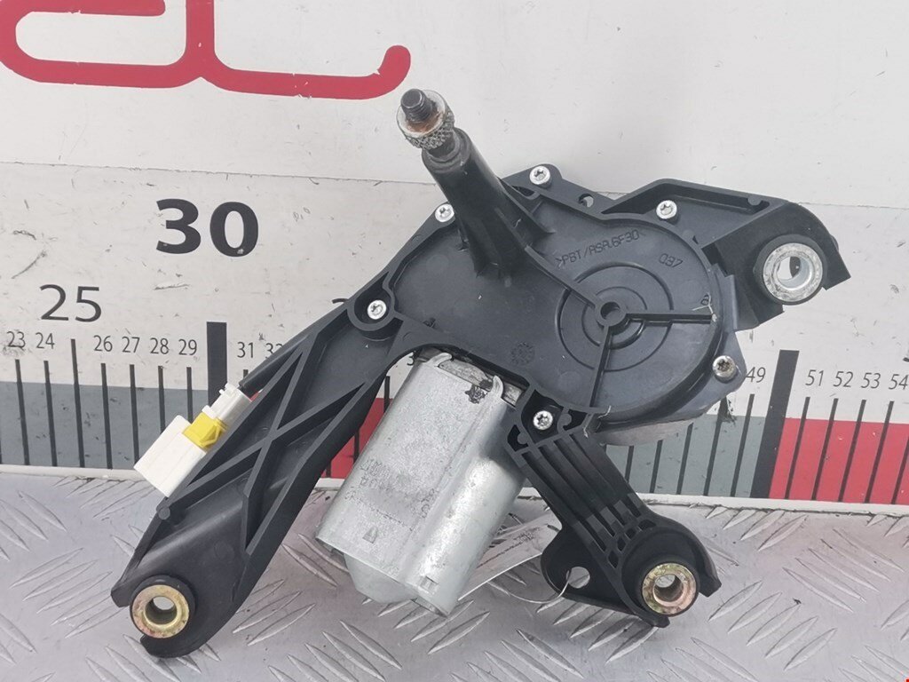 Моторчик стеклоочистителя задний Nissan Primera P12 28710AU500 арт. 2195340