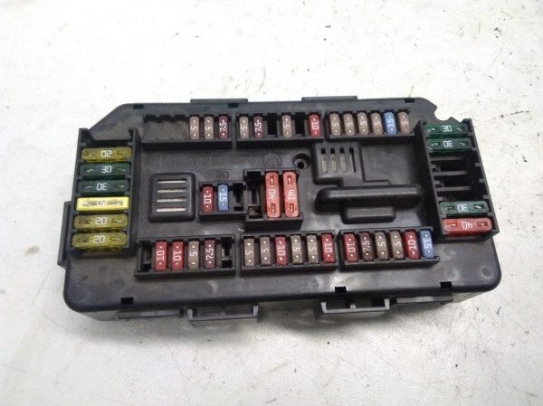 Б/У БМВ 3 Ф30 Блок предохранителей BMW 3-Series 2011, 2012, 2013, 2014, 2015, 2016 F30, F31, F80 47137 BMW арт. 922487904