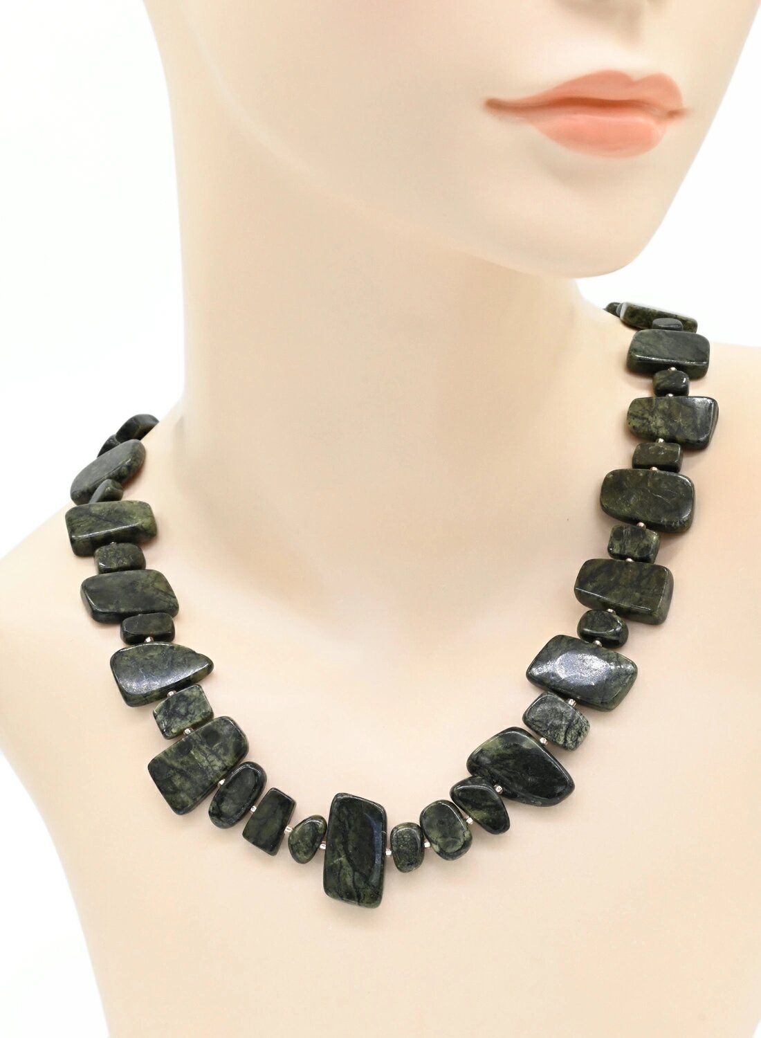 Колье, змеевик