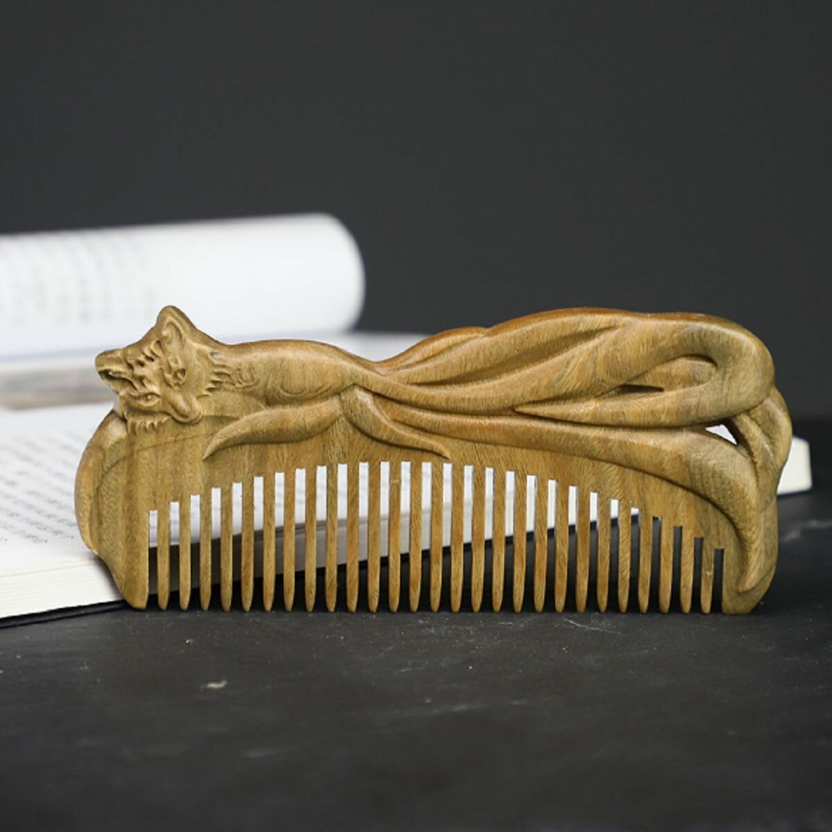 Расческа деревянная "Лисий хвост" зелёный сандал (12.5*5.5 см)