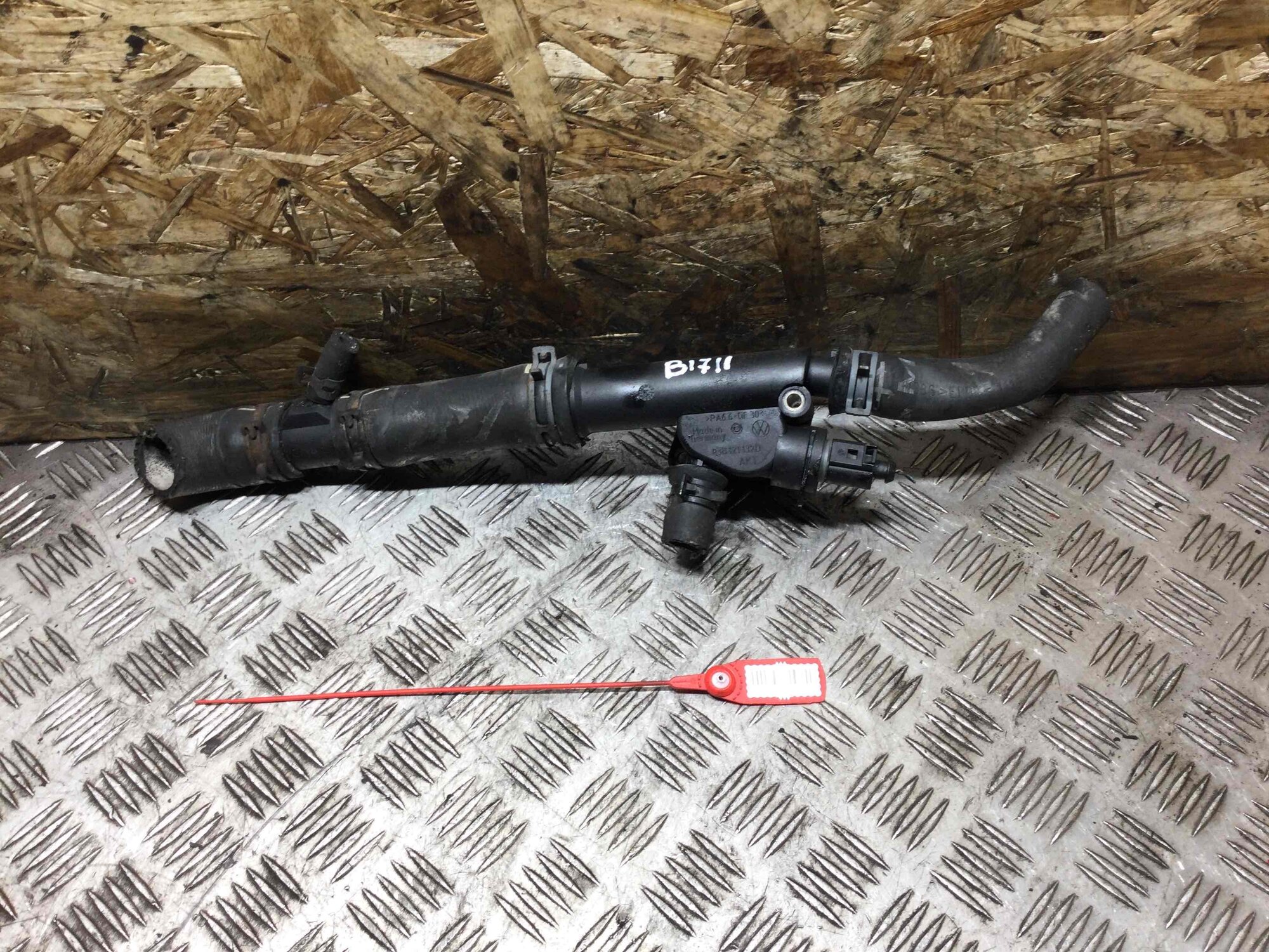 Б/У Фланец (тройник) системы охлаждения Volkswagen Polo 4 поколение (2001-2005) 2004 г.