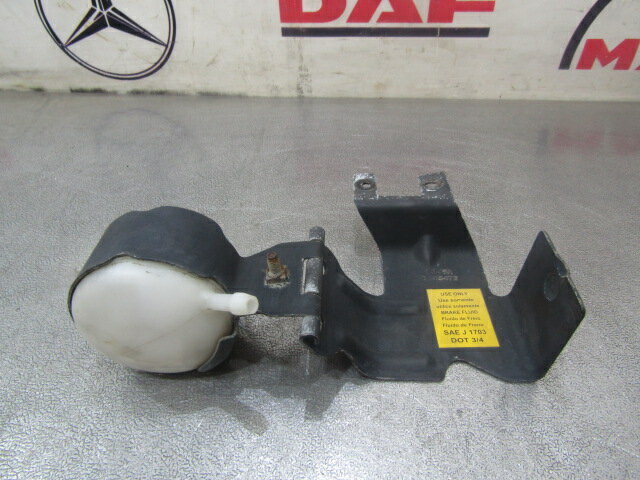 Бачок сцепления гидравлической жидкости в сборе с кронштейном Scania P, R, G