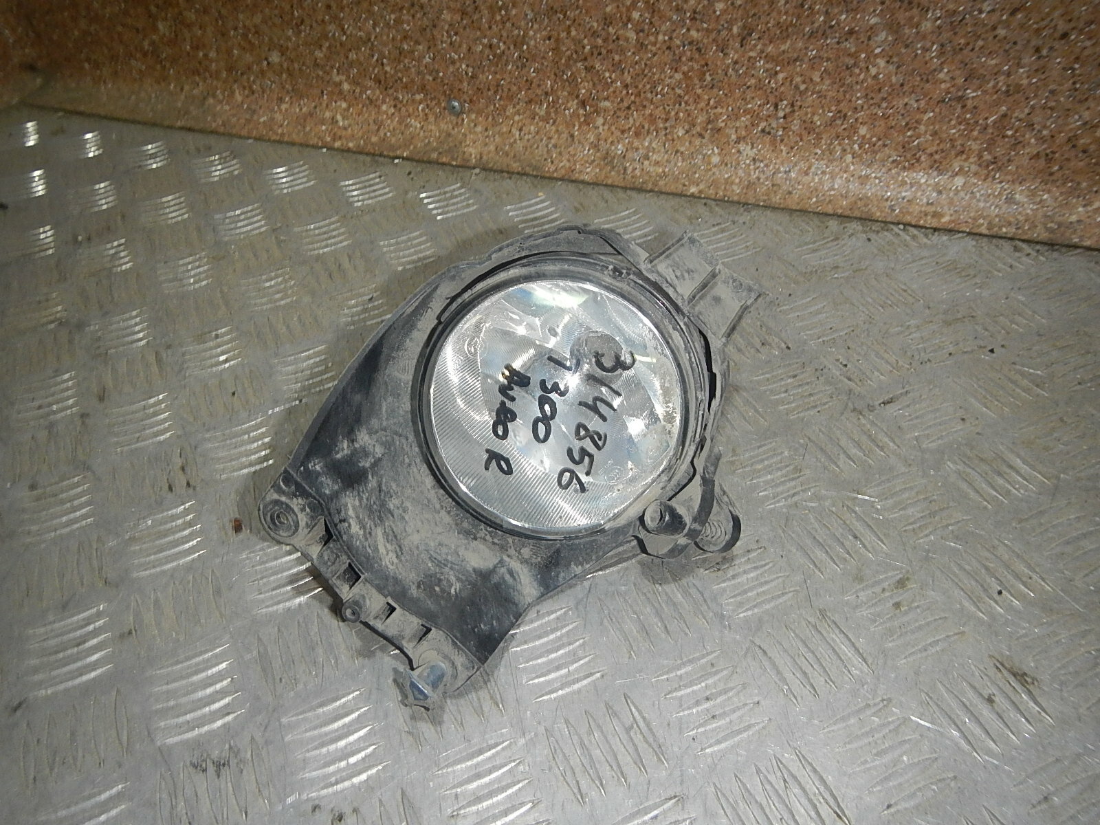 Б/У Фара противотуманная правая, Chevrolet (Шевроле)-AVEO T300 (11-15) CHEVROLET AVEO T300 (11-15) Сломано 1 крепления. ...