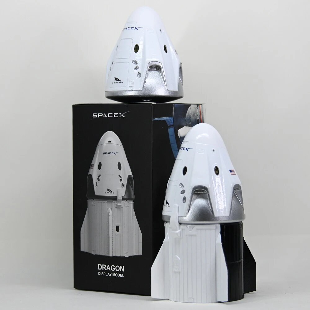 Модель SpaceX CrewDragon из резины — фото 1