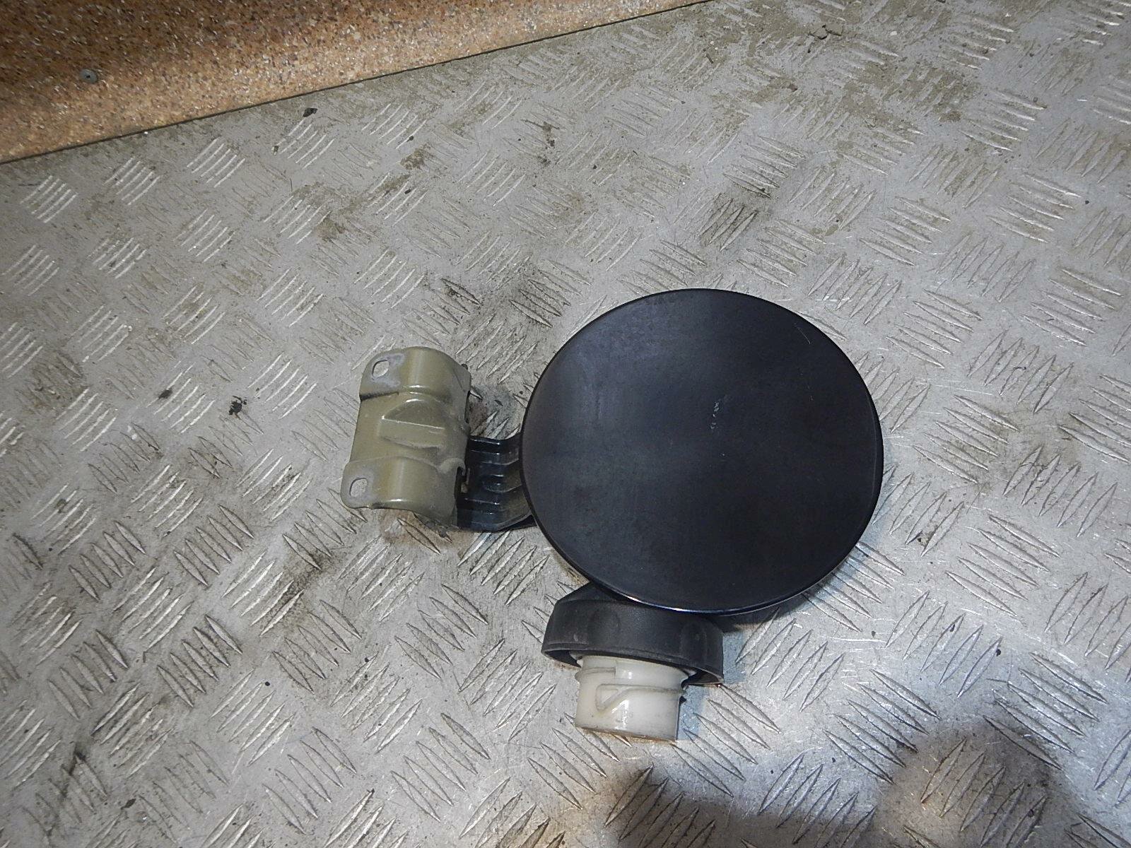 Б/У Лючок бензобака, Mitsubishi (Митсубиси)-ASX (10-) MITSUBISHI ASX (10-) С крышкой. Без повреждений. 461198 MITSUBISHI ...