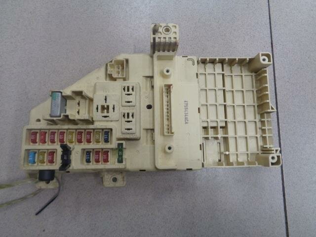 Блок предохранителей салонный от Dodge Stratus 2000-2006