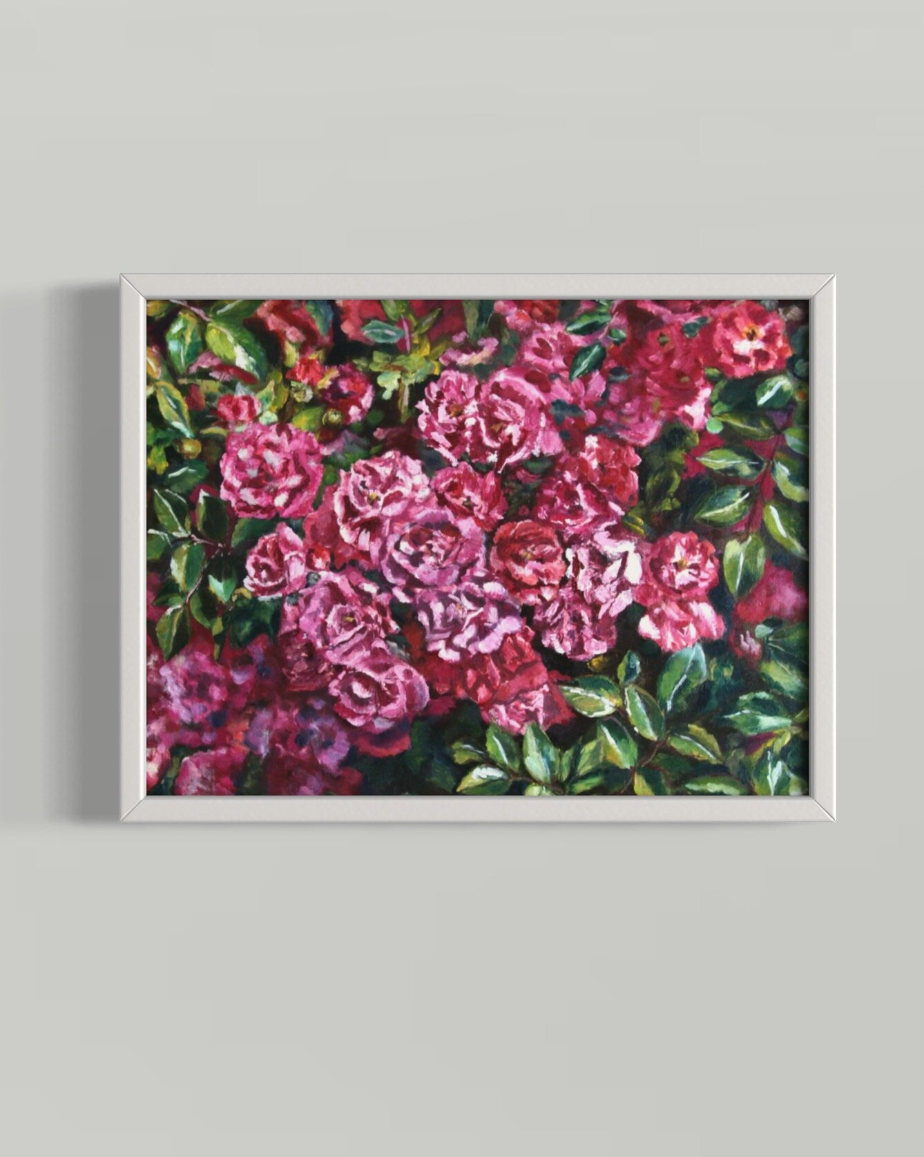 Картина маслом «Жизнь в розовом цвете», оформлена в белую раму