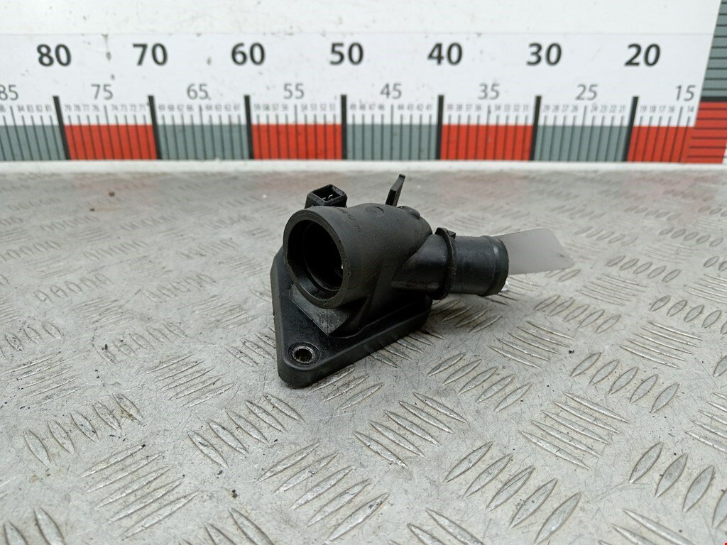 Фланец (штуцер системы охлаждения тройник) BMW 3-Series (F30/F31/F34/F35) 11537600586 арт. 2257253