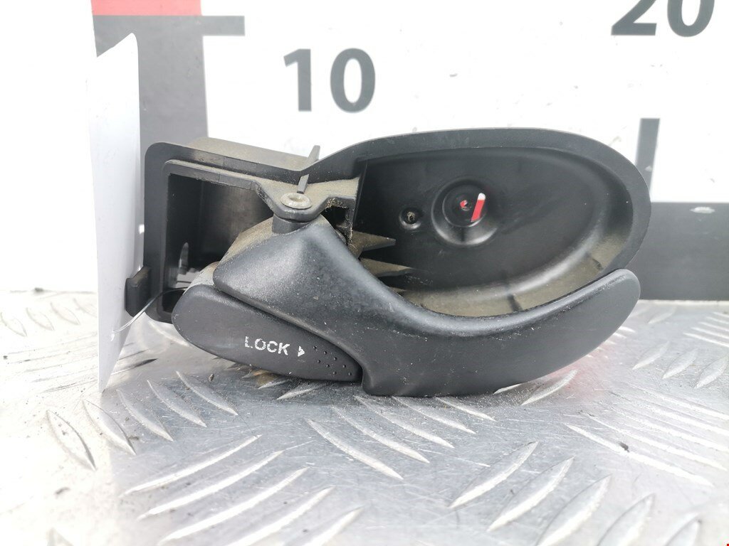 Ручка двери внутренняя задняя левая Ford Focus 1 XS41A22601AK арт. 1708305