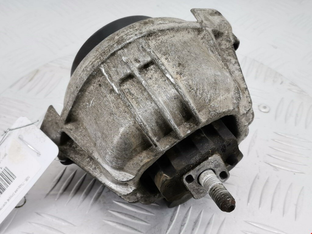 Подушка (опора) крепления двигателя BMW 1-Series (E81/E82/E87/E88) 22116768799 арт. 1759441