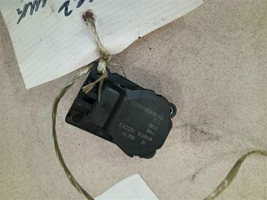 Моторчик заслонки отопителя от Ford Focus 2 2004-2008