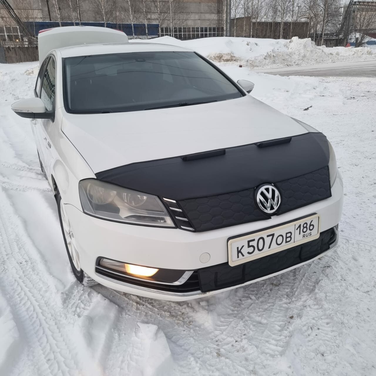 Дефлектор капота кожаный для Volkswagen Passat Фольксваген Пассат 2011 -2015 B7