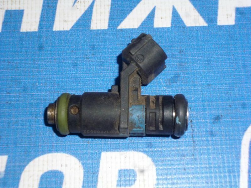 Форсунка Volkswagen Polo Sedan 03C906031A