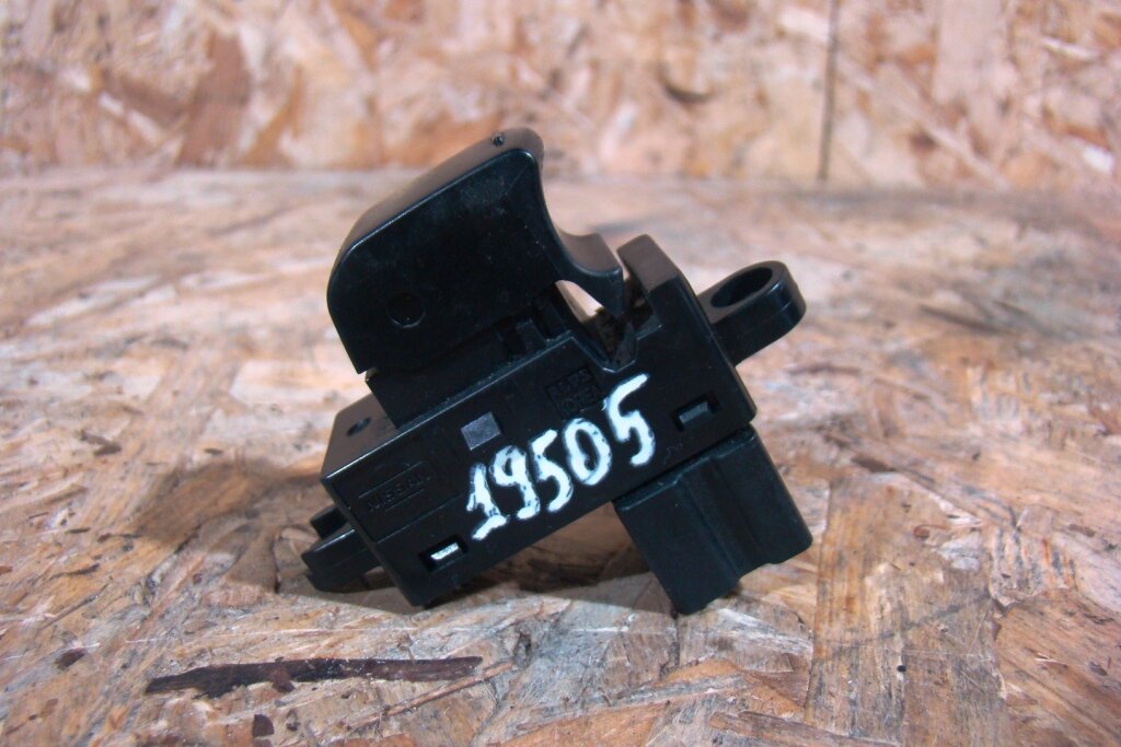 Nissan Note E11 Кнопка стеклоподъемника 25411ED00B