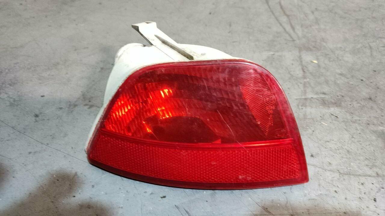 Фонарь задний правый Ford Focus (1998 - 2001) 1M5115K272A