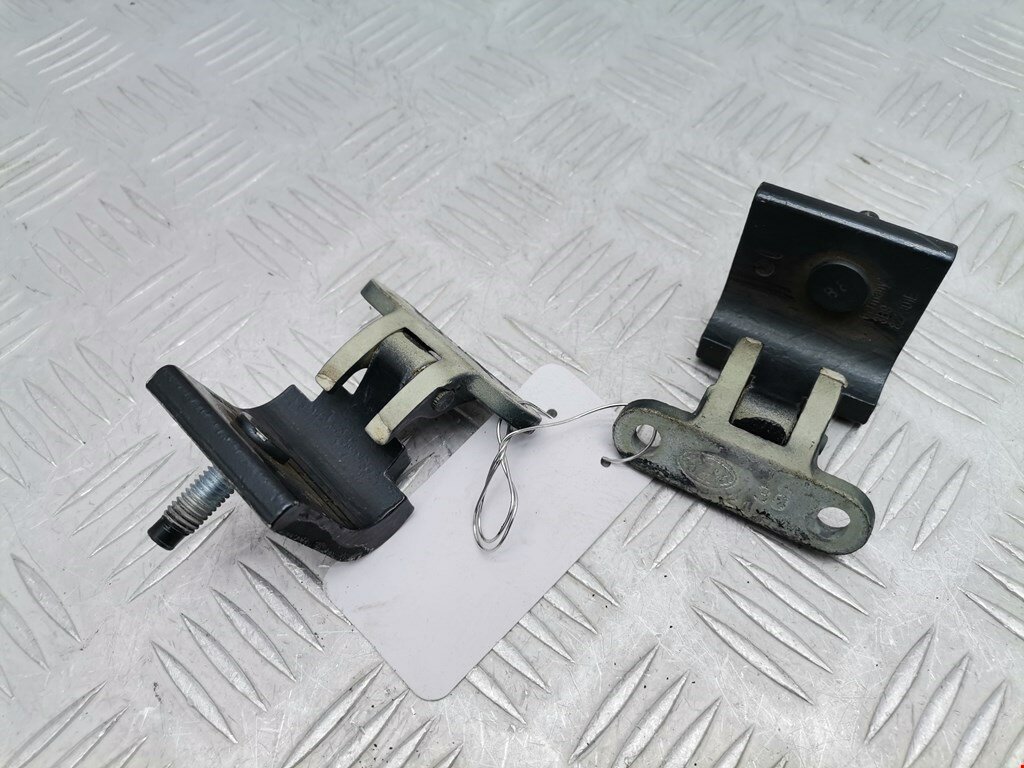 Петля крышки (двери) багажника Volkswagen Passat 5 GP 3B9827301 арт. 2004761