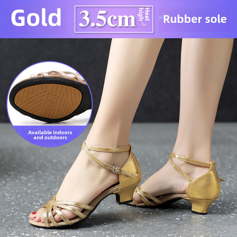 Спортивные туфли