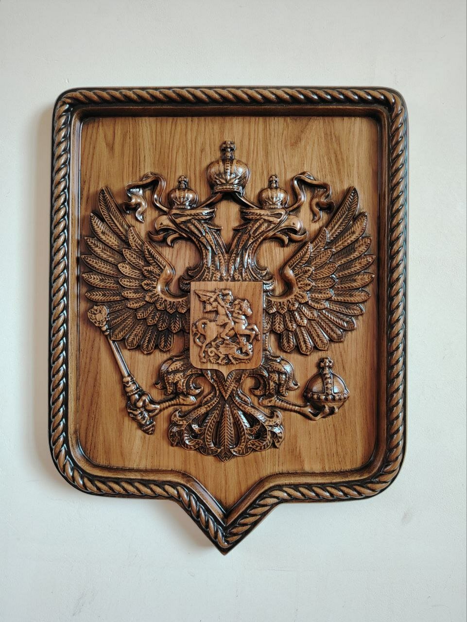 Панно "Герб России", геральдика, массив дуба, резьба, 45x35 см