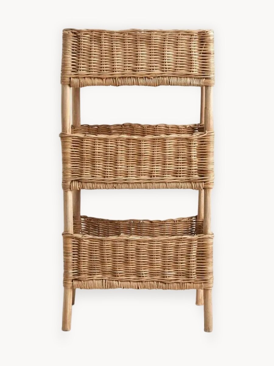 Деревенский напольный стеллаж с плетеными корзинами – многофункциональная система хранения в эко-стиле