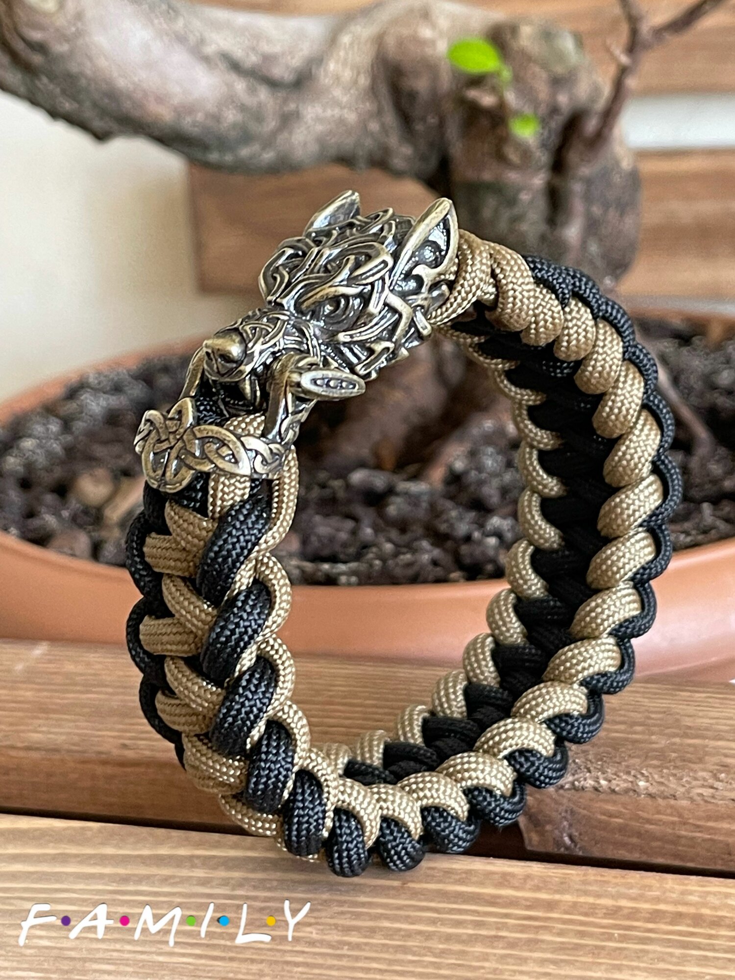 Плетеный браслет