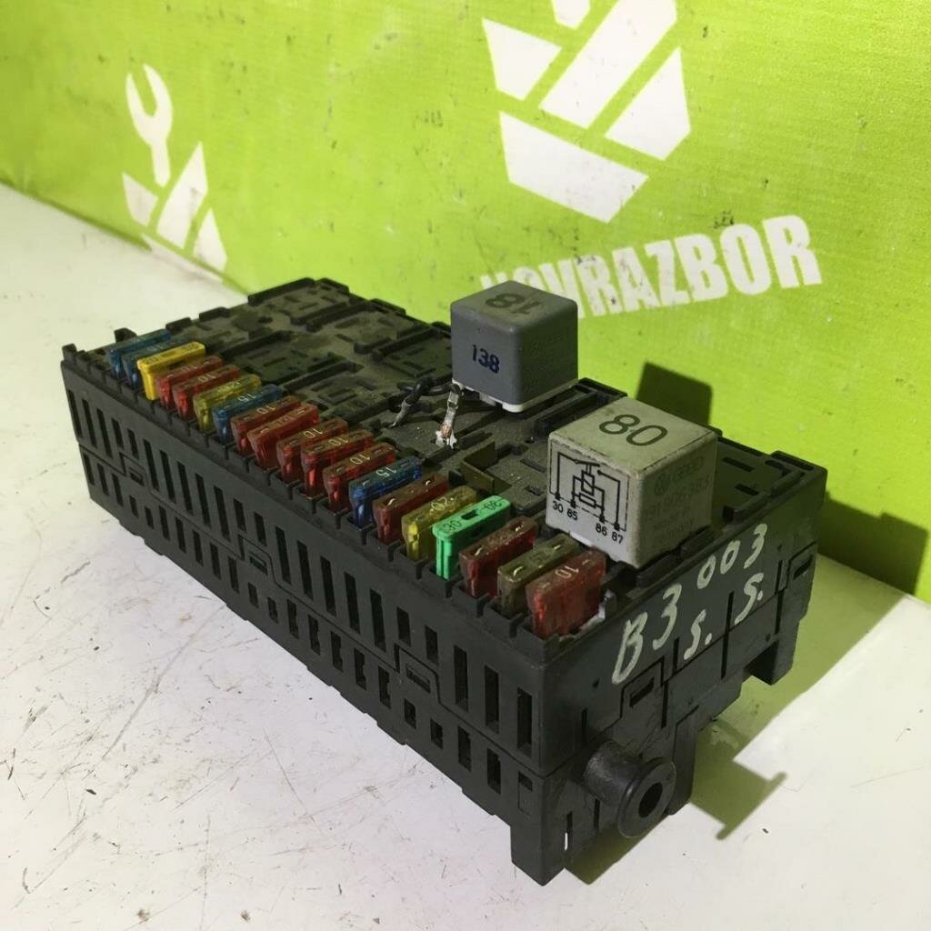 Блок предохранителей VW Passat B3 1988-1993