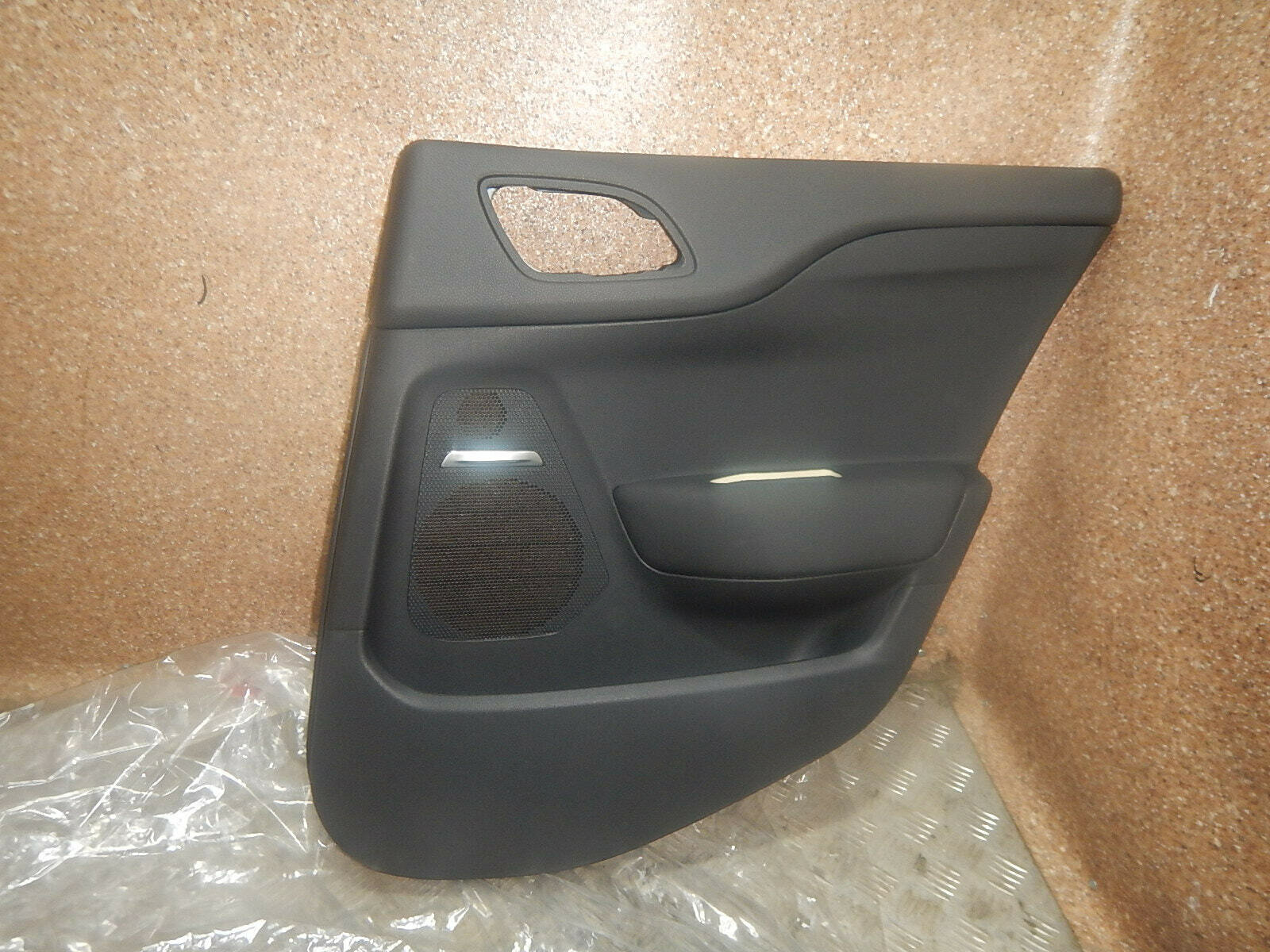 Б/У Обшивка двери задней правой, Citroen (Ситроен)-DS4 (11-) CITROEN DS4 (11-15) Новая. 299425 Peugeot-Citroen арт. 9346QR