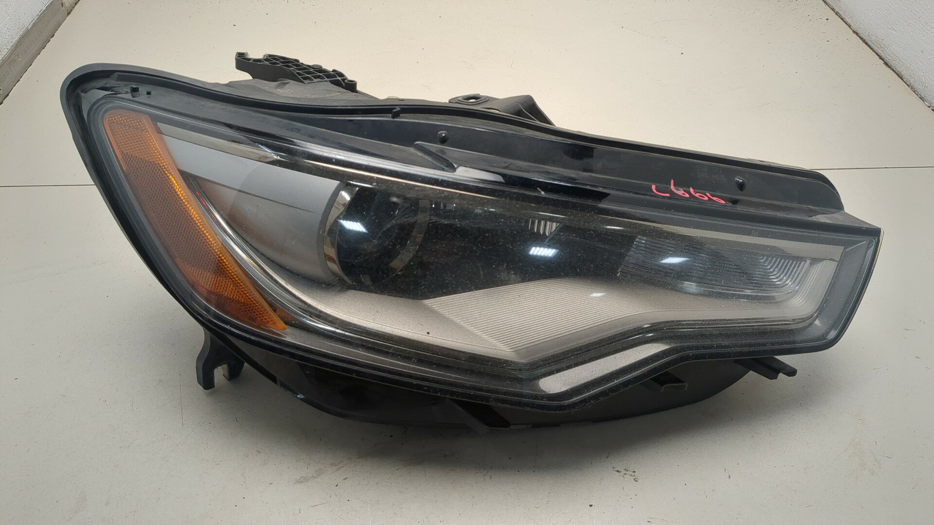 Фара (передняя) правая Audi A6 (C7) Б/У