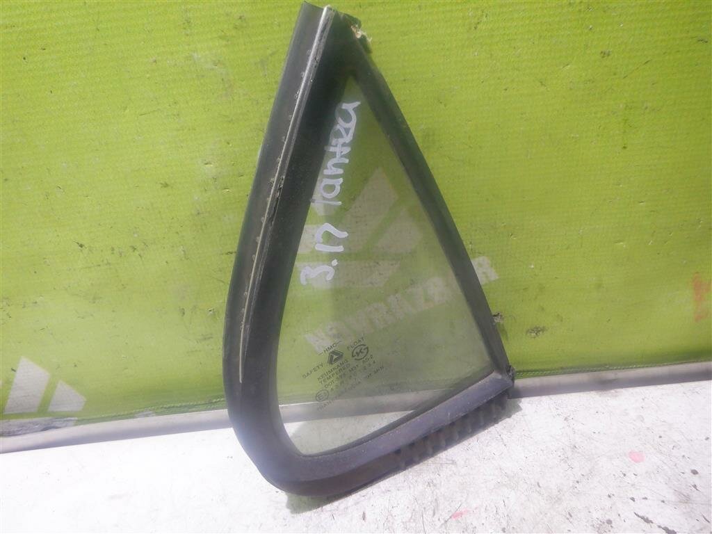 Стекло двери задней правой (форточка) Hyundai Lantra 96-00